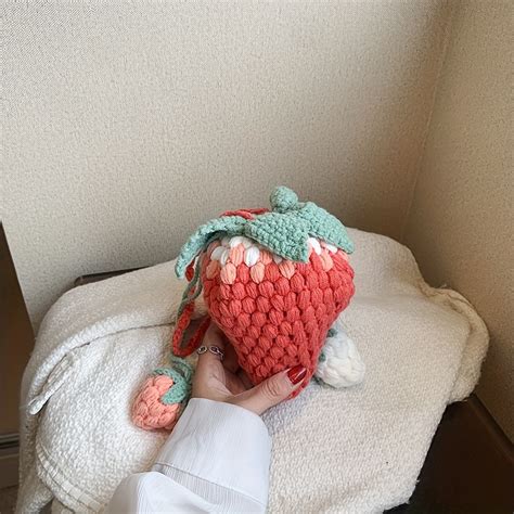 수제 짠 딸기 가방 귀여운 속이 빈 크로 셰 뜨개질 가방 여성을위한 만화 과일 크로스 바디 가방 가방and캐리어 Temu