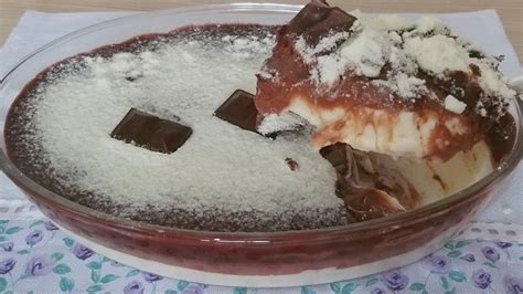 Sobremesa Gelada De Choconinho Na Travessa Delicioso