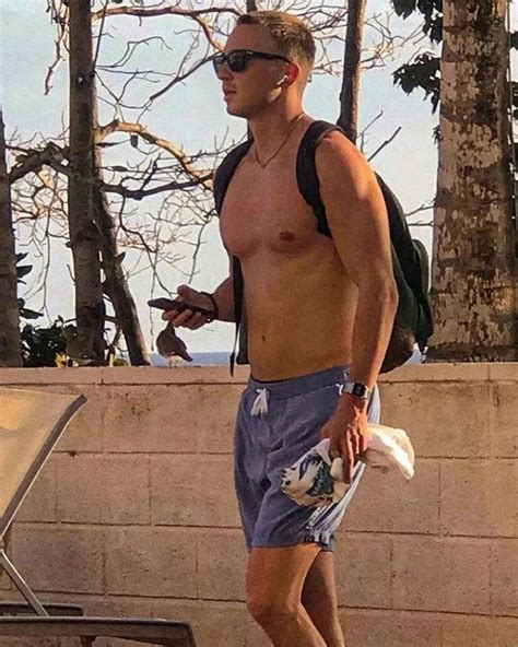Photo Drew Starkey Netflix Series Outer Banks Drew Starkey Shirtless Just Beautiful Men