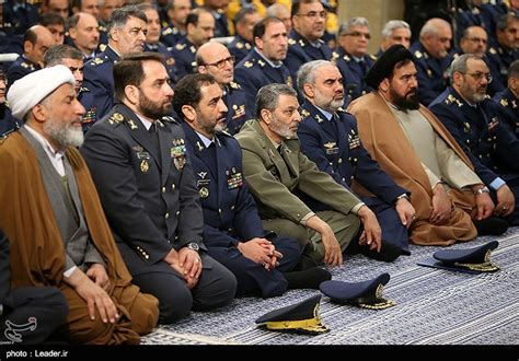 الامام الخامنئی یستقبل عددا من قادة وافراد القوات الجویّة الأخبار