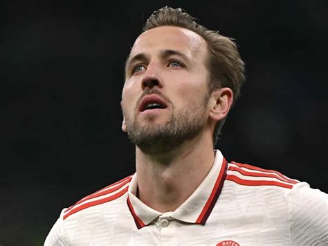 职业生涯仍无冠，赛后凯恩在随行的拜仁球迷面前流下了眼泪