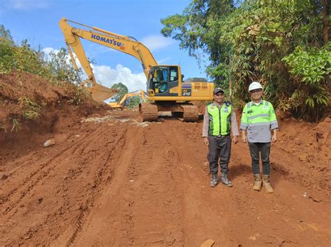 Peduli Keluhan Warga Desa PT BKM Perbaiki Akses Jalan Umum Bumi Konawe Utara