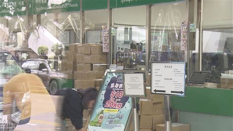 香港郵政續停收寄美內載貨品郵遞服務 港府指需釐清加徵關稅等事宜 Now 新聞
