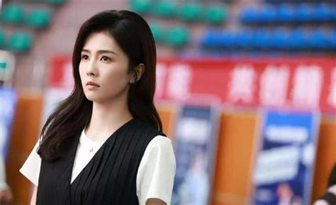 从钢牙妹到职场女王！白鹿蜕变之路震撼观众，背后故事太打动人！