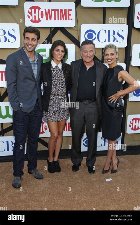 Actors L R James Wolk Amanda Setton Robin Williams And Sarah Michelle Gellar Attend The Cw