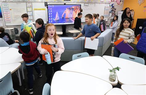 Huntington Beach Elementary School Class Enjoys Gorgeous Room