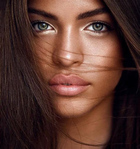 Blending Eyeshadow Maria B Most Beautiful Eyes Healthy Lifestyle Motivation Healthy Women