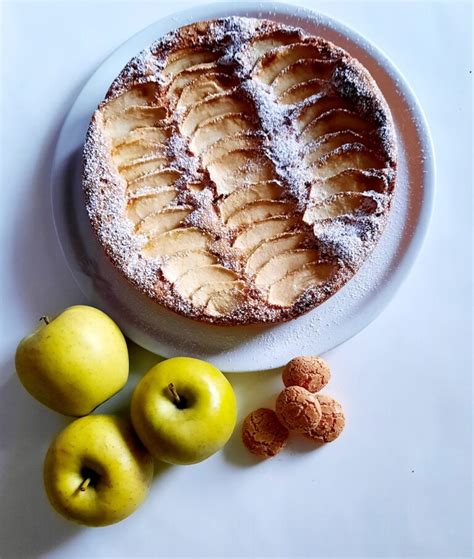TORTA ANTICA DI MELE E AMARETTI Donaelesuedelizie