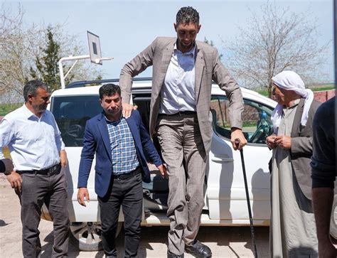 Dünyanın En Uzun Adamı ünvanlı Sultan Kösen Oyunu Mardinde Kullandı