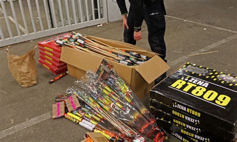 Video Politie Neemt Ruim 100 Kilo Illegaal Vuurwerk In Beslag