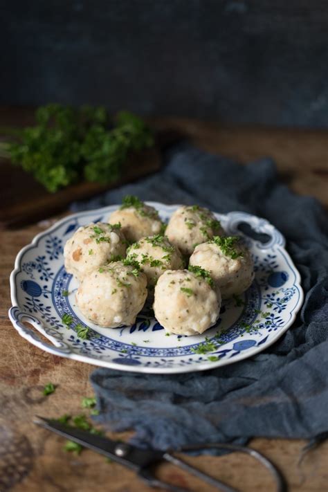 Klassische hausgemachte Semmelknödel Mom s cooking friday Zimtkeks