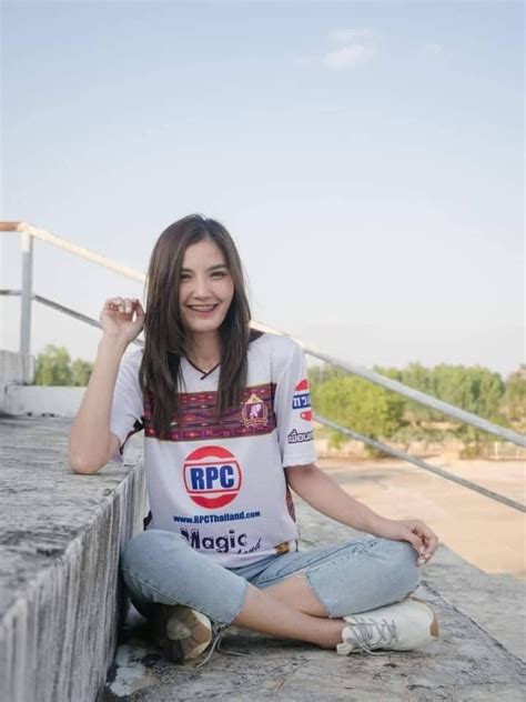 Photo Gallery หมดศรัทธาฟุตบอลไทย มาดามแพรว ปธ ทีมคนสวยส่อถอดใจ