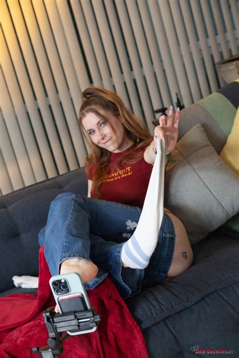 Lovely Girl Fiona Sprouts Sits Her Hairy Cunt On A Dick 15 Photos