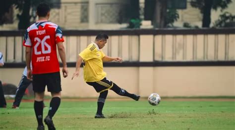 Jenderal Bintang 3 Polri Cetak Gol Cantik Netizen Sebut Dilema Kiper