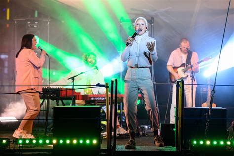Stefanie Heinzmann Auf Dem Floss Wenn Sie Singt Ist Sie Woanders