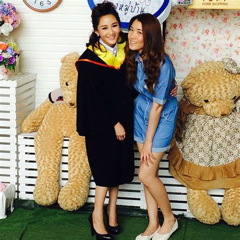 ตาล กัญญา รับปริญญามกรุงเทพ พร้อมเรียนต่อปริญญาโททันที