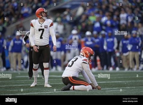 Cleveland Browns Place Kicker Dustin Hopkins 7 Gets Ready To Kick A