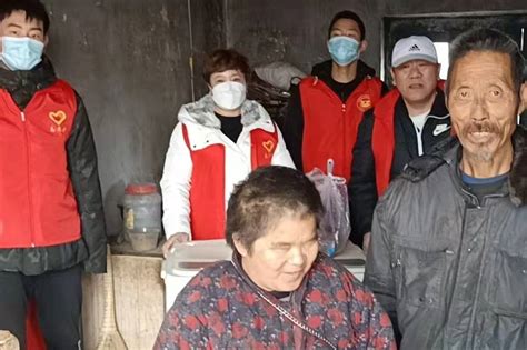 浓浓腊八节恩爱夫妻送真情夫妇向海前往