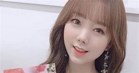 러블리즈 케이 오프숄더 드롭이어링으로 완성한 청순 큐트