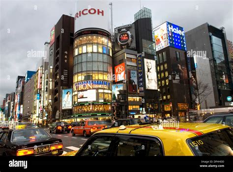 Quartier De Ginza Hi Res Stock Photography And Images Alamy