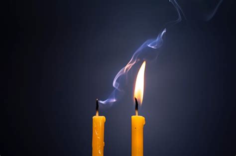 Advent Lilin Dua Cahaya Nyala Lilin Dan Asap Yang Musnah Foto Stok