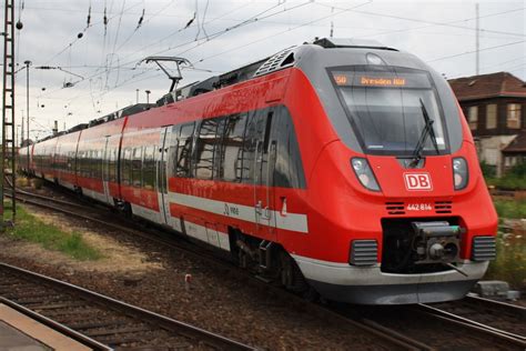 Hier 442 814-0 und 442 617-7 als RE50 "Saxonia" (RE17073) von Leipzig ...