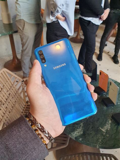 Prise En Main Samsung Galaxy A50 Un Smartphone Milieu De Gamme