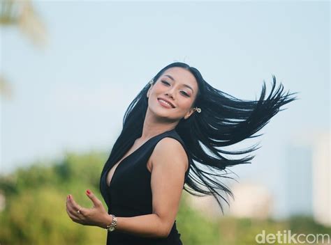 Hani Putri Rasakan Pasang Surut Dunia Model Mau Banting Setir Jualan
