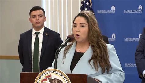 Eligen a la primera congresista latina en Illinois la demócrata Delia