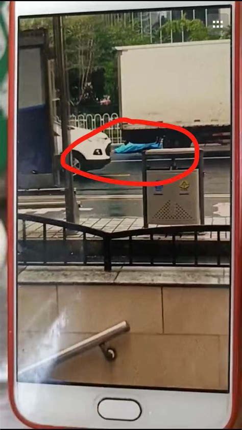 突发！长沙芙蓉路一男子疑似因翻越护栏被撞身亡 三湘万象 湖南在线 华声在线