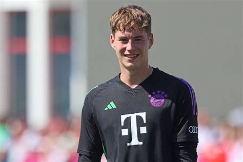 Er Sitzt Heute Erstmals Auf Der Bayern Bank Das Ist Max Schmitt