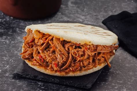 Arepas Con Carne Mechada Y Queso Una Delicia Gastronómica Queso