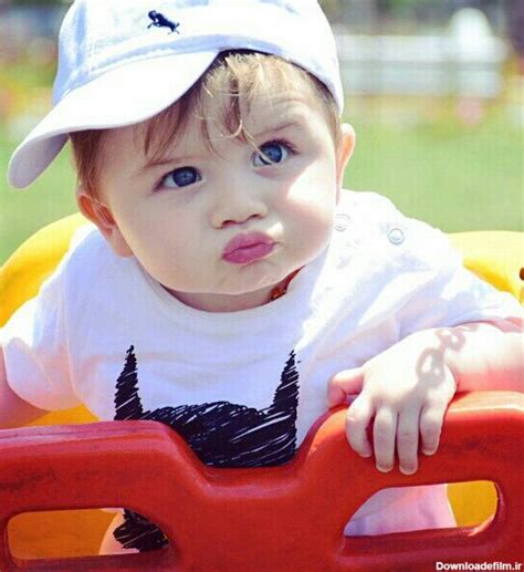 عکس نوزاد پسر چشم رنگی زیبا