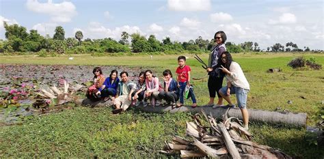 ក្រុមទេសចរខ្មែរ Khmer Tourist ថតនៅបឹងព្រលិត ហួសផ្សារត្រាច ស្រុកសាមគ្គីមានជ័យ ខេត្តកំពង់ឆ្នាំង