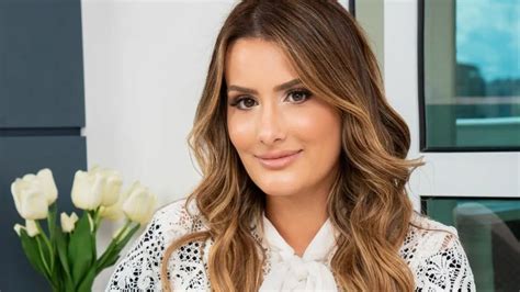 Dra Caroline Aguiar Se Destaca Na Dermatologia Especializada Dra