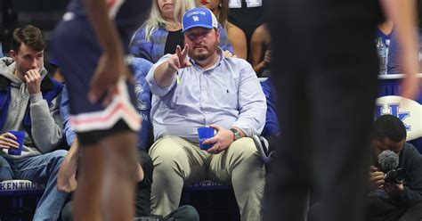 Kentucky Uses Late Run To Take Double Digit Halftime Lead Vs Georgia