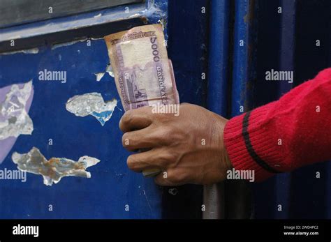 Dhaka Bangladesh 19th Jan 2024 A Bus Helper Holds Bank Notes Taka