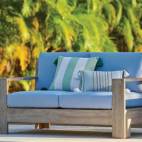 Decorating A Small Pool Deck To Look Beautiful Luxurious