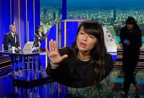 VIDEOLAJM Moderatori i bëri kompliment Zhaklin Lekatari bën reagimin