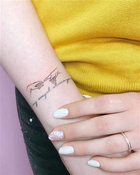 Тату на руке для девушек имена детей фото
