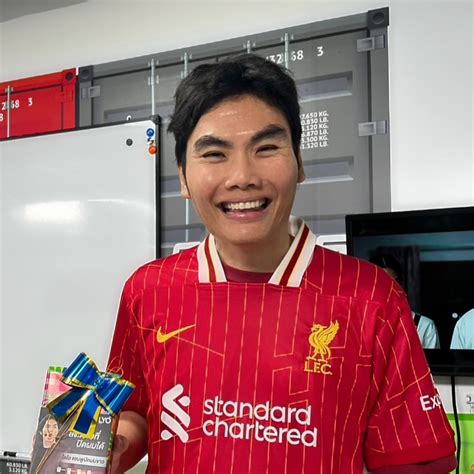 พี่โอ๋ ทำตามสัญญาน้องๆ เด็กหงส์แล้วนะว่าถ้าแชมป์จะยอมใส่เสื้อเด็กหงส์ ไม่น่าหลุดปากเลย 555