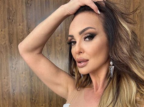 Глория лети от щастие Ето как Добри я изненада за рождения ѝ ден снимка Звезди Woman Bg