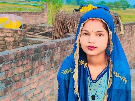 Married Womans Body Found Hanging From A Noose In Agra आगरा में फंदे