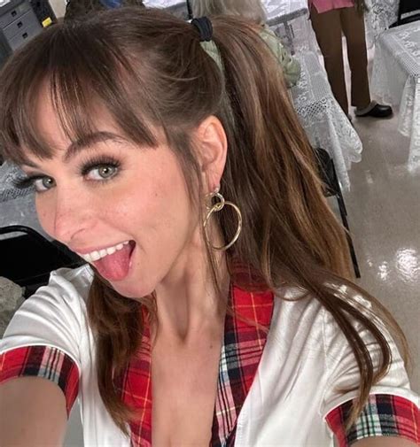 Riley Reid Reveals Salary She Demanded To Shoot Adult Films Adult Humor