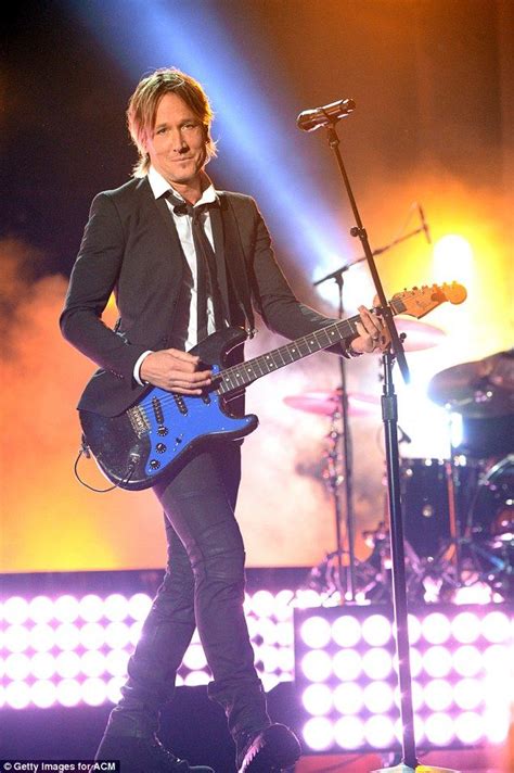 Keith Urban Reveals The Very Unusual Thing He Does In The Shower