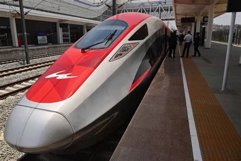 Cara Naik Kereta Cepat Jakarta Bandung WHOOSH Tarif Terbaru Februari