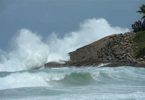 Marinha Alerta Para Ondas De Até 3 Metros No Litoral De Sp E Es Sbt News