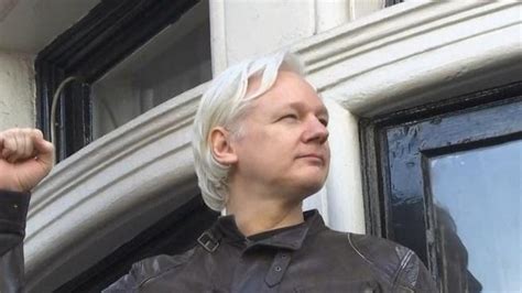 Julian Assange Cittadino Onorario Di Reggio Emilia Corriereit