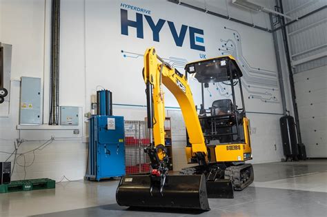 Uks Largest Independent Battery Manufacturing Facility Opens Fleetpoint