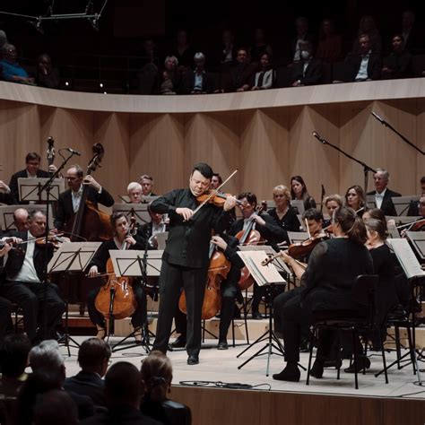 Vc Artist María Dueñas Signs Contract With Dg Violinist Jan Sloman